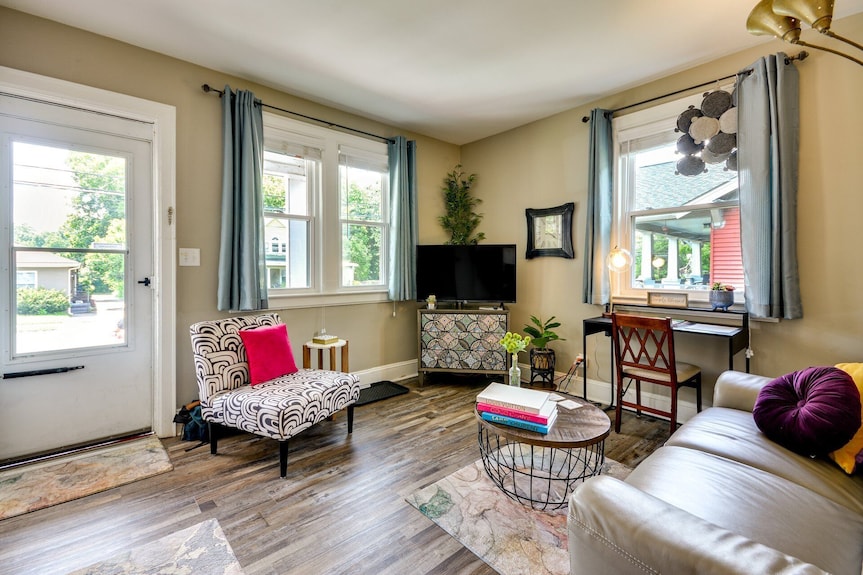 Charming 1-bedroom Apartment In Delightful Greensboro With Central Ac & Parking - Greensboro, NC