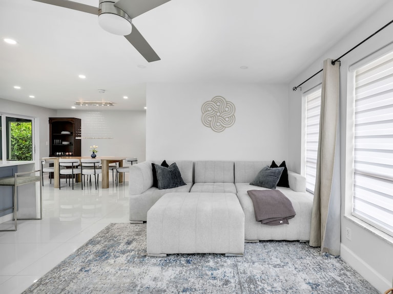 1.5 Miles 5 Min To Beaches, King Beds, Bbq, Nintendo Switch , Pet Friendly . - Naples, FL