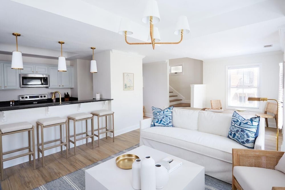 May River Breeze! 3-story Townhouse In Old Town's Promenade - Bluffton, SC