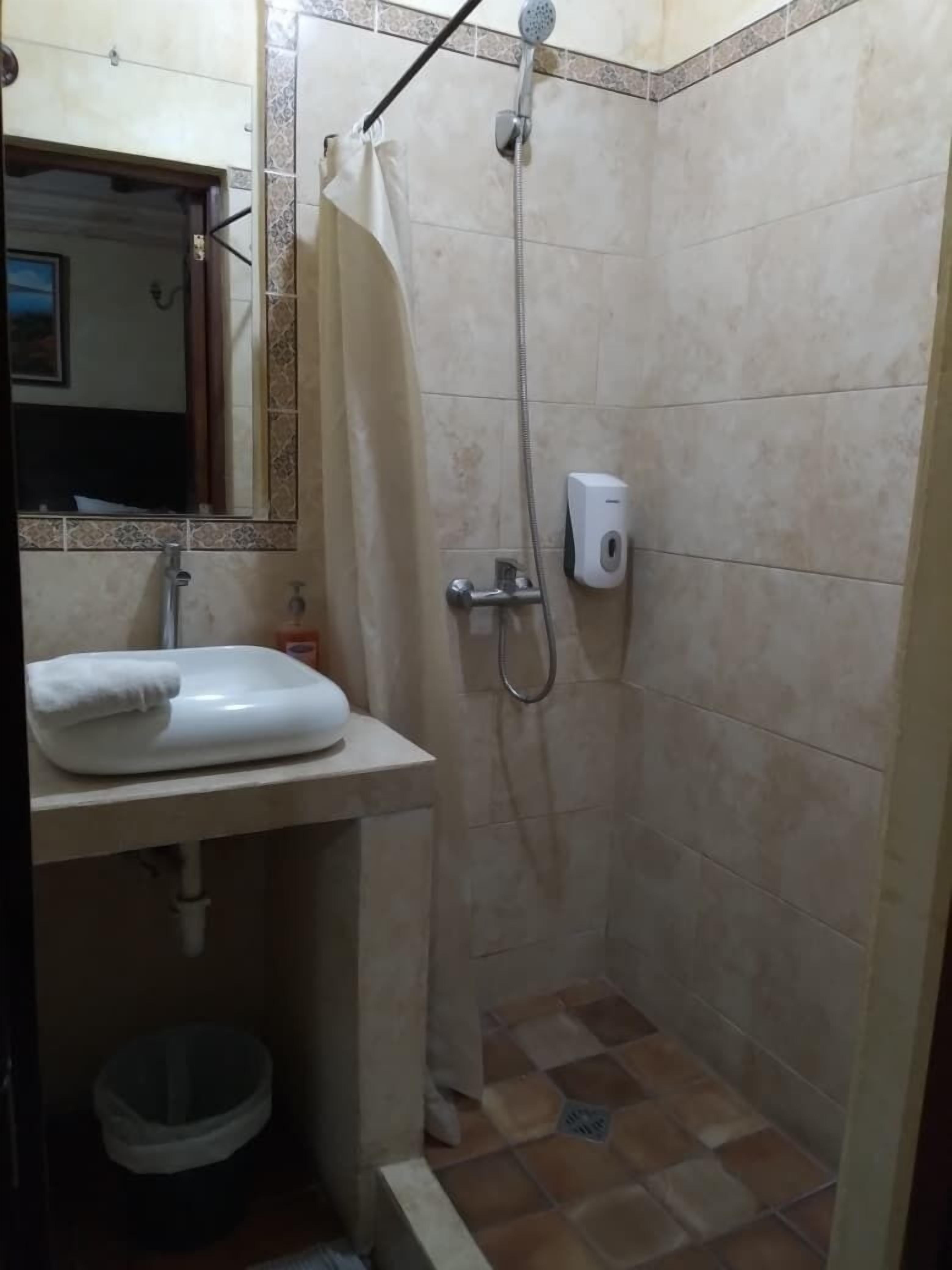 Quarto triplo | Banheiro