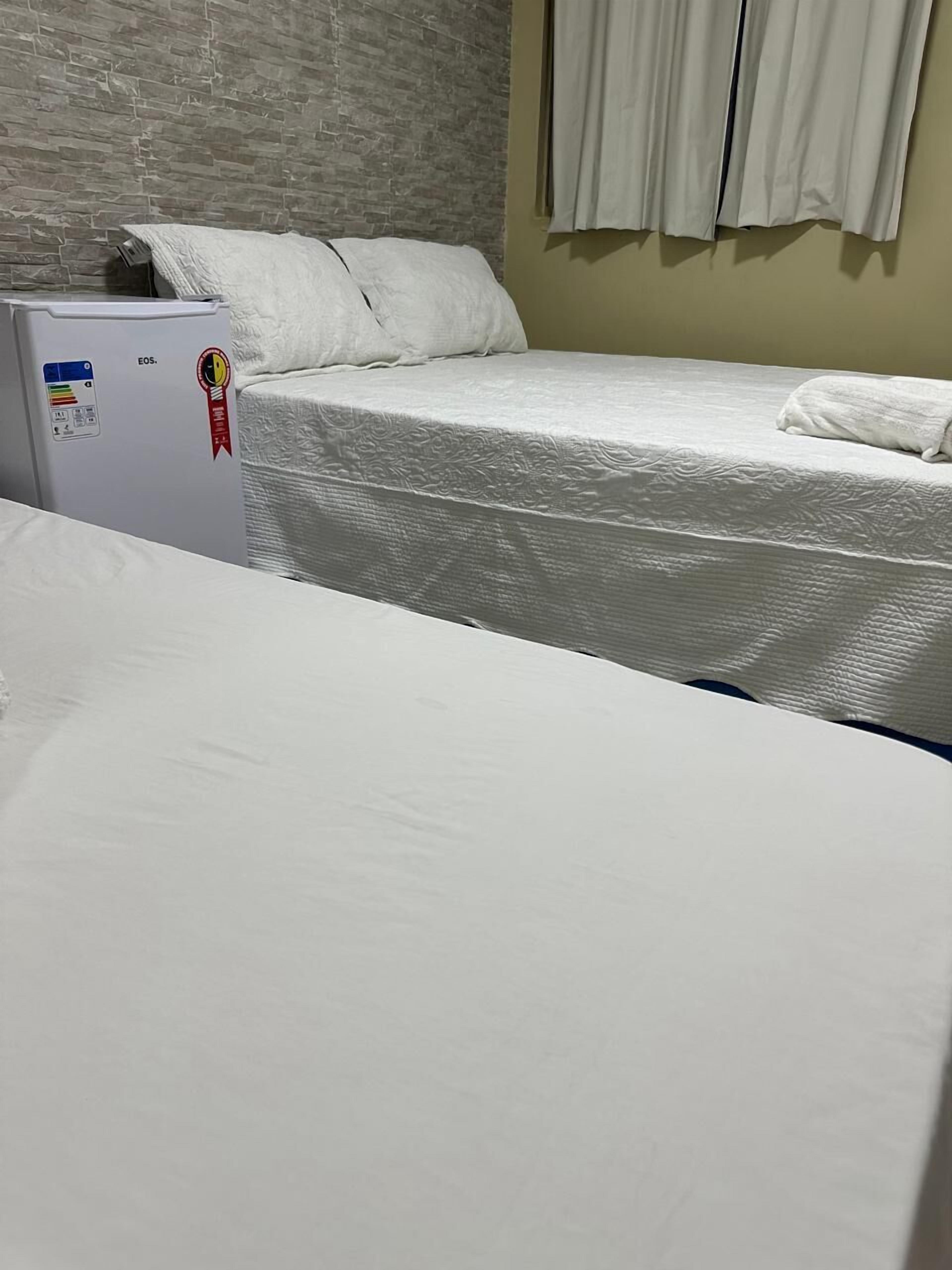 Quarto casal básico, vista para a piscina | Comodidades do quarto