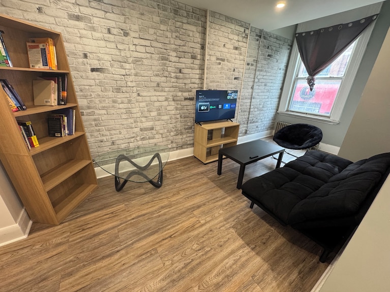 Beautiful Apartment On Richmond Near Via Rail - London