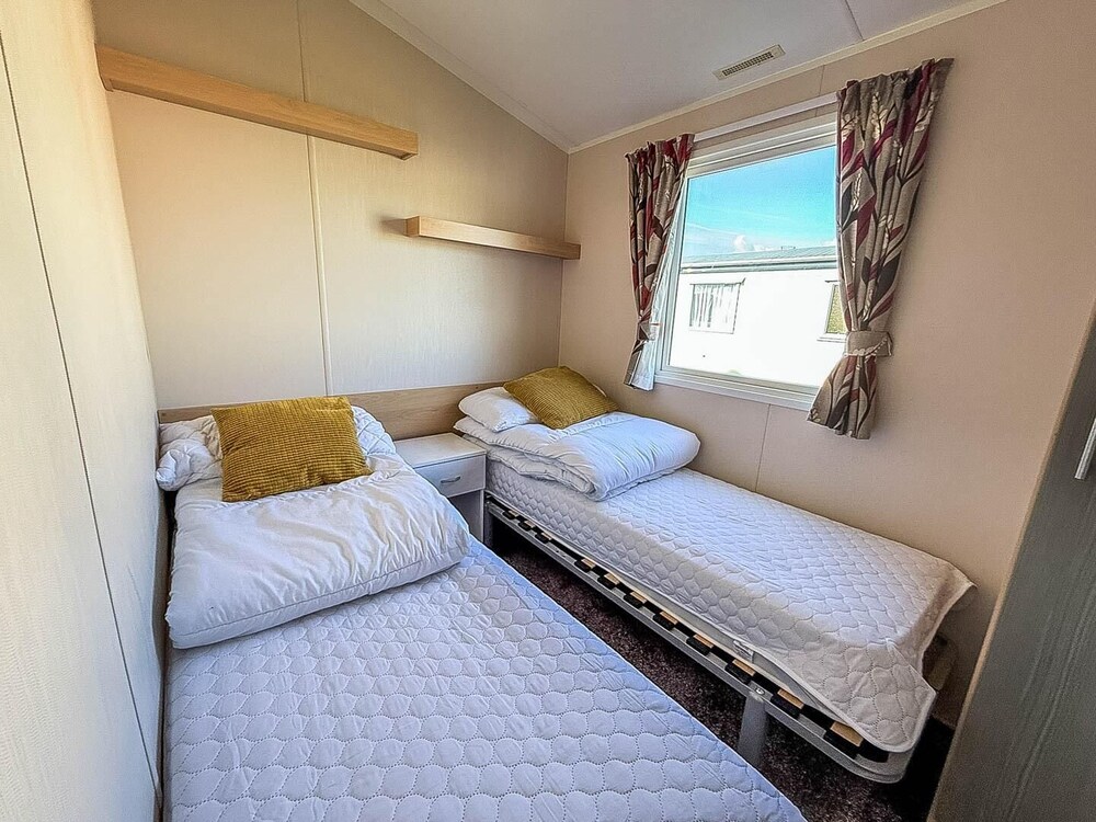 Superb 8 berth caravan at St Osyth Beach, Essex ref 28001G - Clacton-on ...