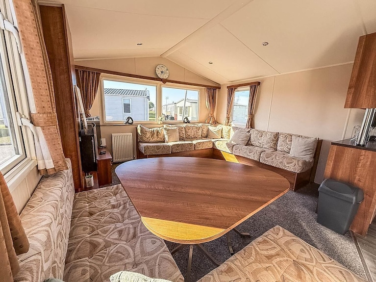 Superb 8 Berth Caravan At St Osyth Beach, Essex Ref 28001g - Essex