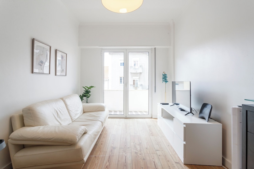 Central & Spacious 2br In Almada Easy Access To Lisbon - Almada