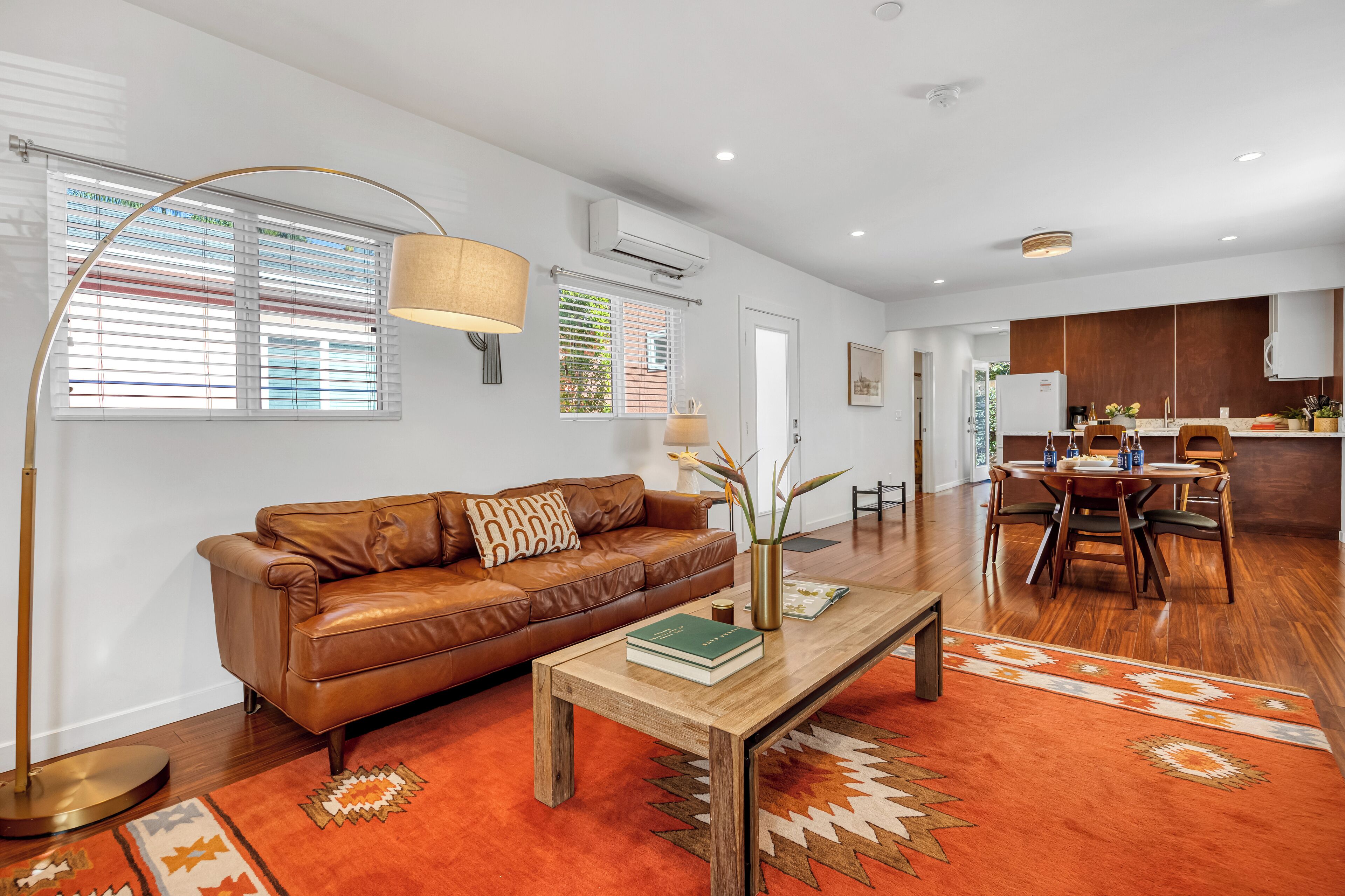 5 Units In Heart Of Hollywood | Remodeled Art Deco | Pink Revival By Avantstay - Hollywood, CA