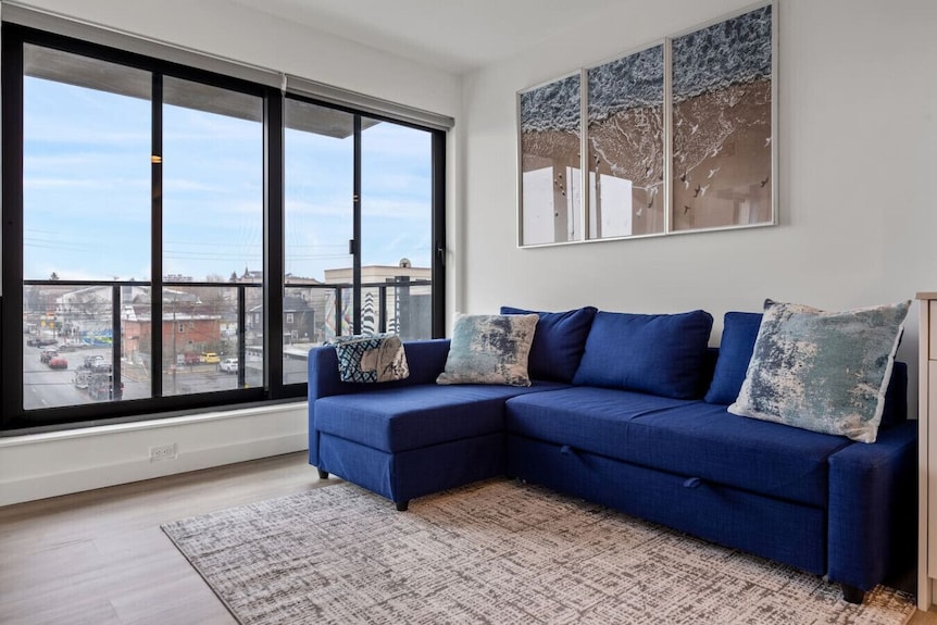 Exquisite 2 Bed Condo Near Dt Core W/free Parking - Fort Calgary