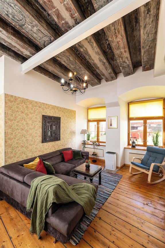15th Century Flat With Parking, High Ceilings - Tallinn