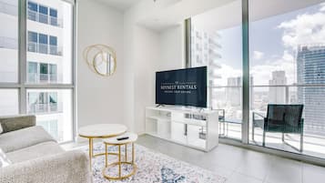 Condo luxo, sacada, vista para a cidade | Área de estar