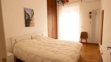 Quarto casal, sacada | Ferros/tábuas de passar roupa, Wi-Fi de cortesia