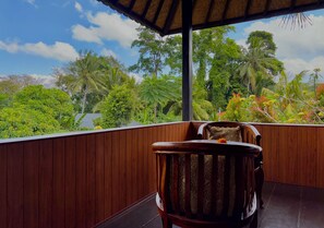 Villa Familiar, vista para a piscina | Vista para o jardim