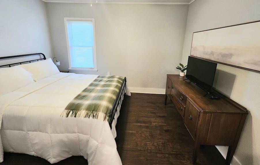 Cave Springs Cottage - Lowell, AR