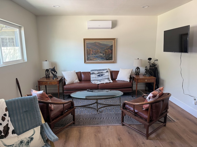 Rose Bowl Bungalow. Cozy 2br Retreat W/ Patio, Bbq & Near Rose Bowl - Pasadena, CA