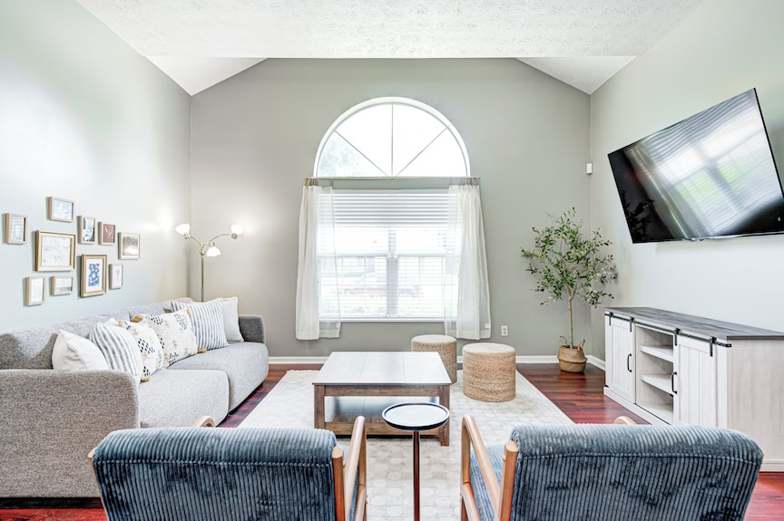 Game Room, Pool & Hot Tub/sleeps 14 / Pet Friendly - Cambridge Cove, McCordsville