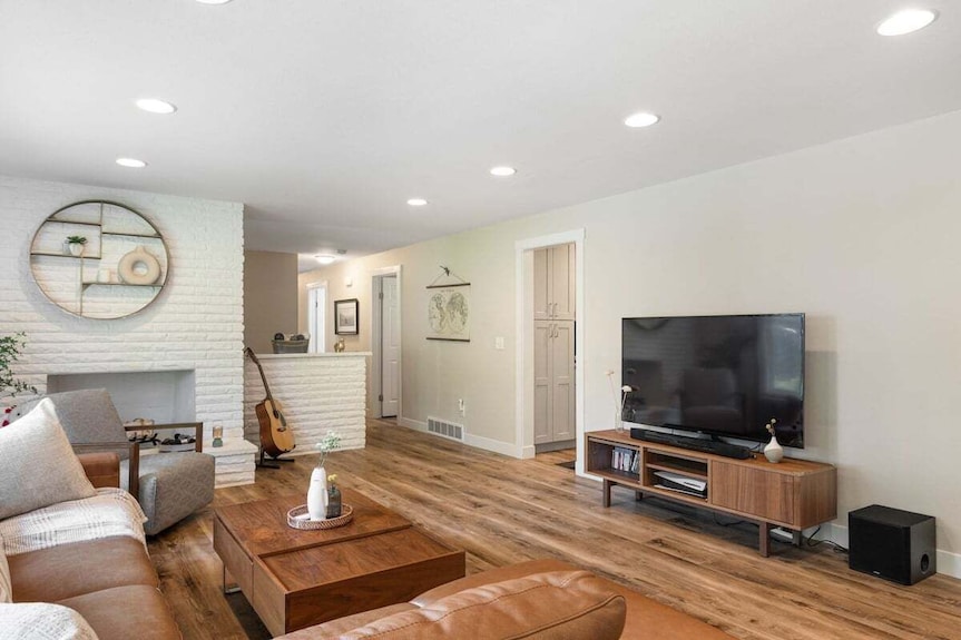 Perch - Spacious 4-bed Home W/ Office, Gym & Yard - Redmond, WA