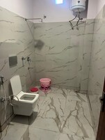 Artigos de higiene pessoal grátis, toalhas fornecidas, sabão, champô 