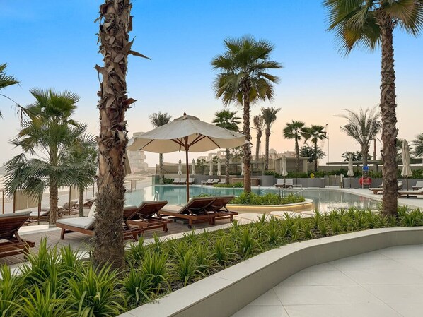 FIRST CLASS | 4BR | Elegant Beach House Retreat Reviews, Deals & Photos ...