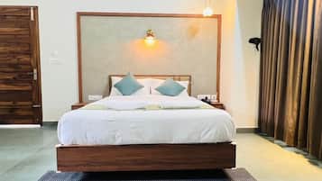 Casa de Campo Deluxe, varanda, vista para a colina | Cofre no quarto, secretária, quartos insonorizados