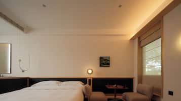Quarto Duplo Superior, varanda | Cortinas/cortinados opacos, ferro/tábua de engomar, Wi-fi grátis