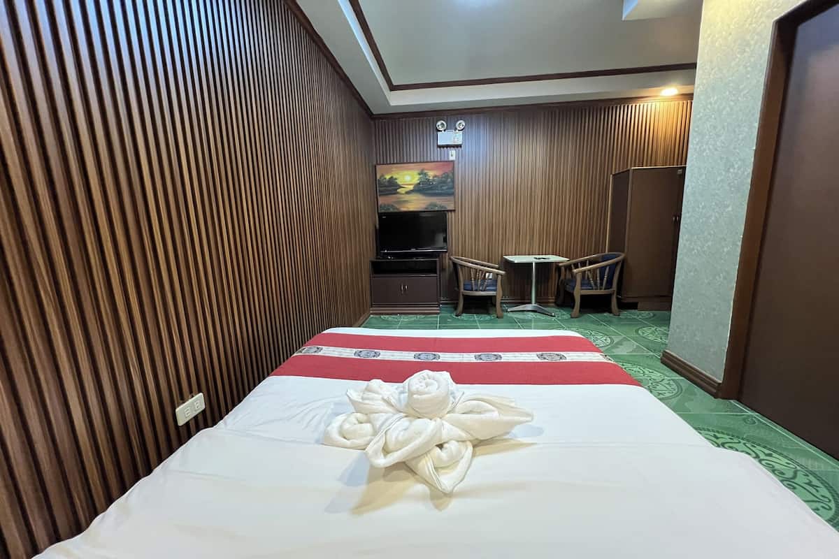 Cofres nos quartos, escrivaninha, Wi-Fi de cortesia, roupa de cama