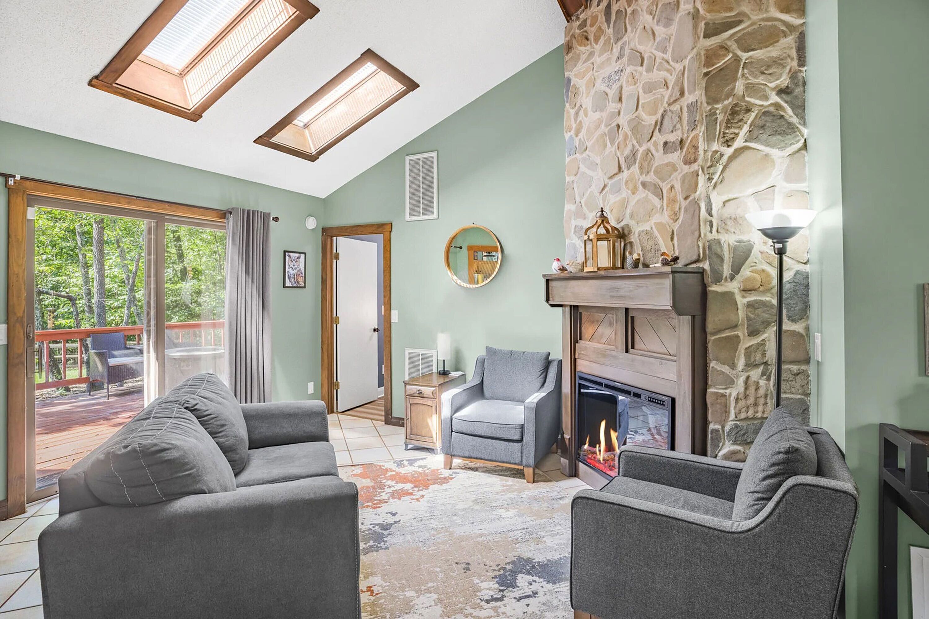 Fenced Yard, Large Deck, Family Friendly - Harrisonburg, VA