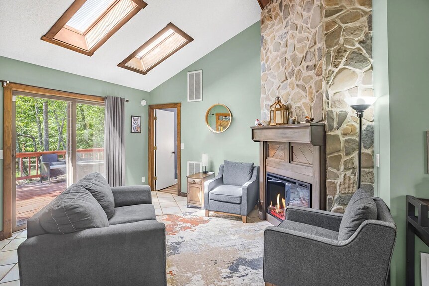 Fenced Yard, Large Deck, Family Friendly - Harrisonburg, VA