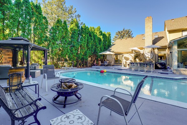 Indoor & Outdoor Entertainment! Luxe Michigan Home - Warren, MI