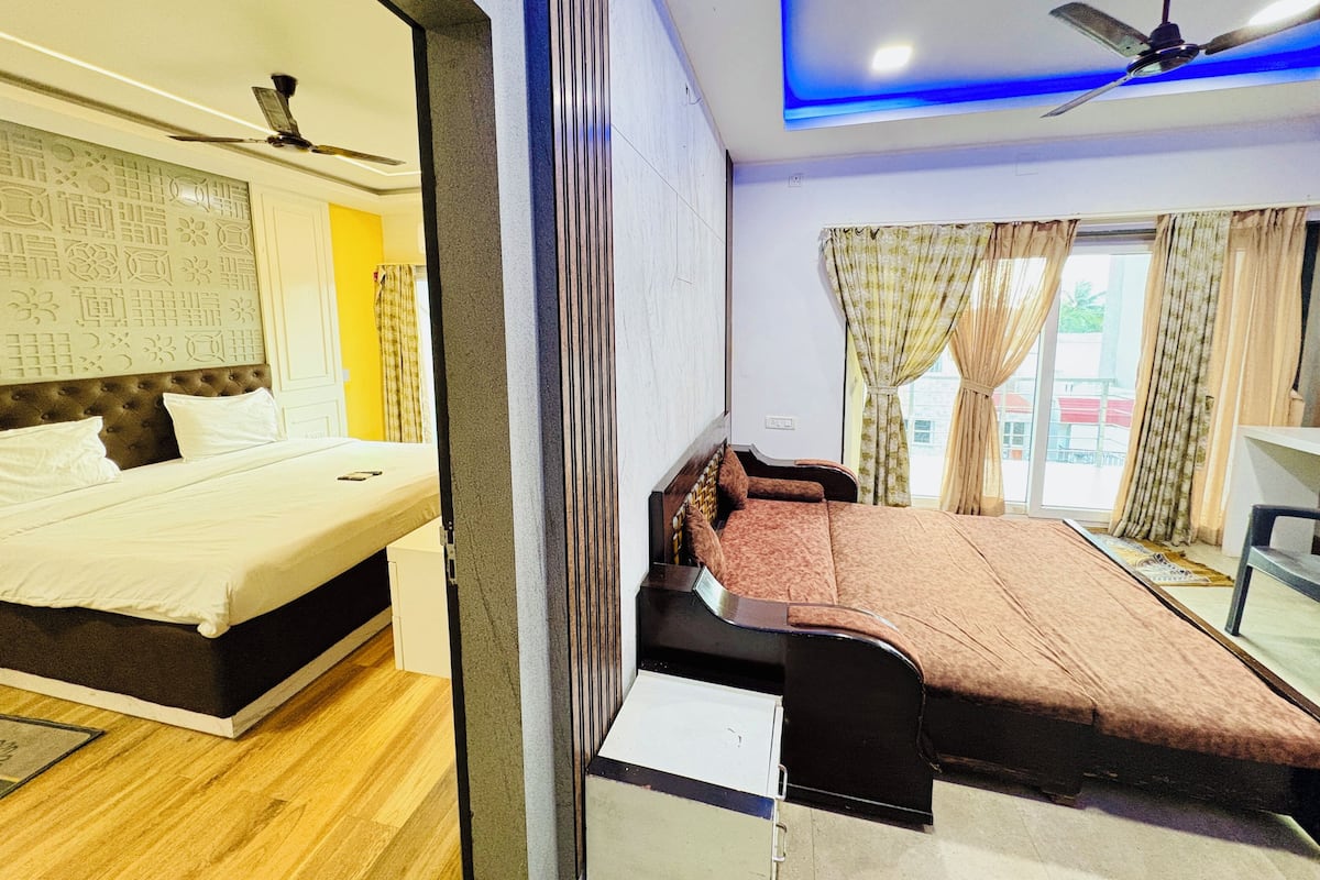 Quarto triplo luxo, vista para a cidade | Wi-Fi de cortesia, roupa de cama