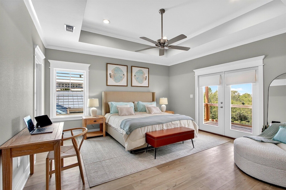 Tranquil Waterfront Retreat: Stunning Bay Views Near Downtown Bay St ...