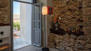 FRIDA KAHLO - Junior Suite | Roupa de alta qualidade, cofre no quarto, ferro/tábua de engomar