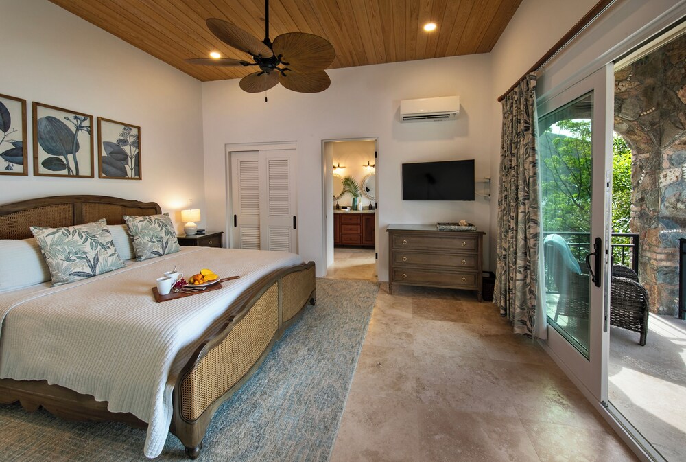 Coral Point Villa ~ Luxury 5-bedroom villa in Coral Bay with Solar ...