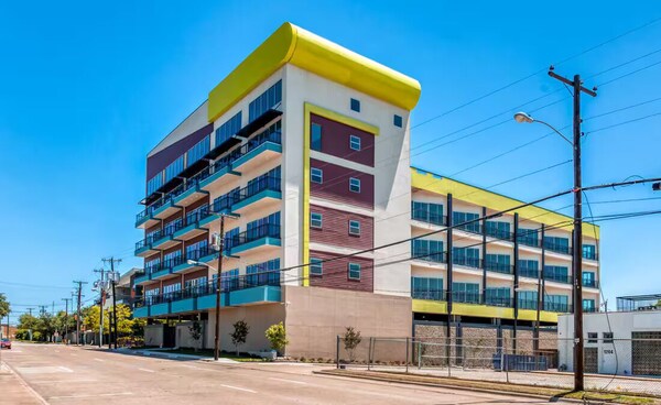 Modern Cityviews I Gym I Free Parking - Deep Ellum - Dallas