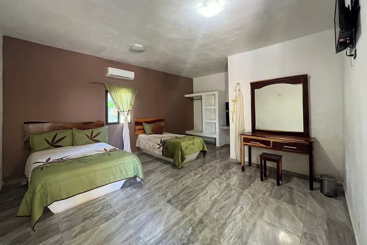 Quarto Twin Superior, vista para o jardim | Ferro/tábua de engomar, Wi-fi grátis