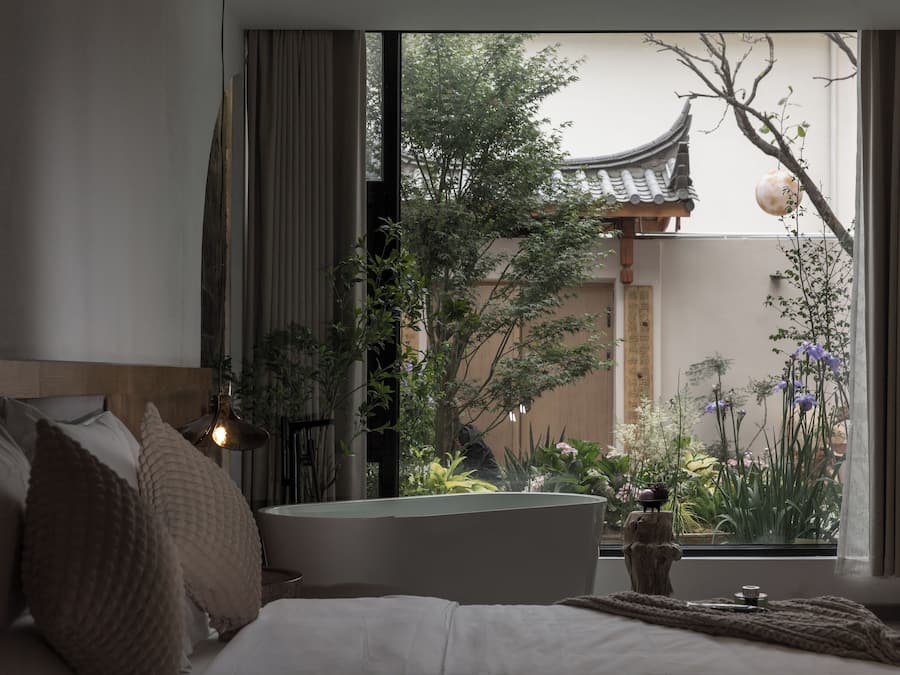 Quarto casal panorâmico, vista para o pátio | Roupas de cama de algodão egípcio, roupas de cama premium