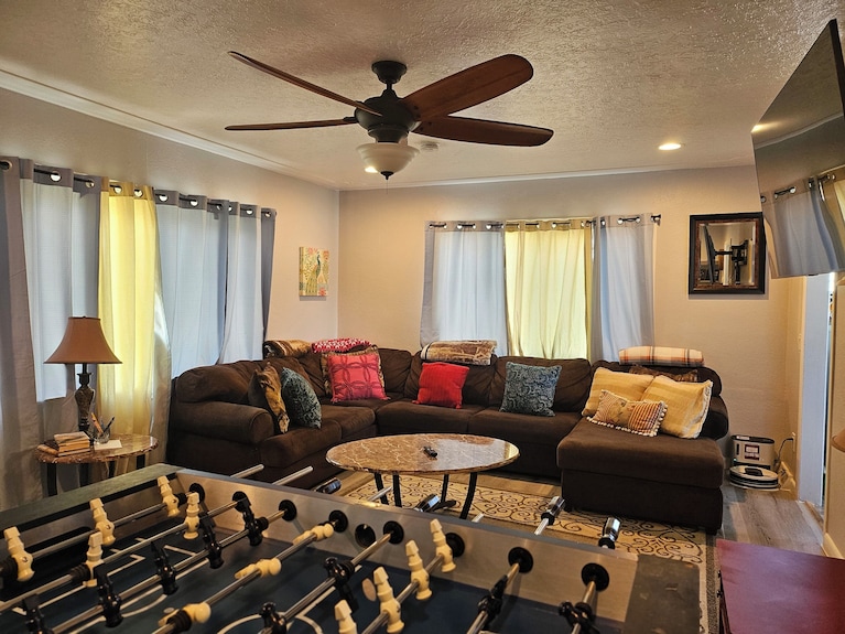 3-bedroom House In Awesome Billings With Ac, Fitness Room - 比靈斯