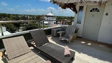 Apartamento de Luxo em Condomínio Fechado, vista para o oceano | Secretária, secretária adequada para computadores portáteis