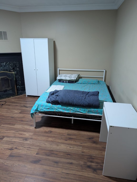 1 Bed Shared In A House, Have 2 Single Bedroom - Ontario