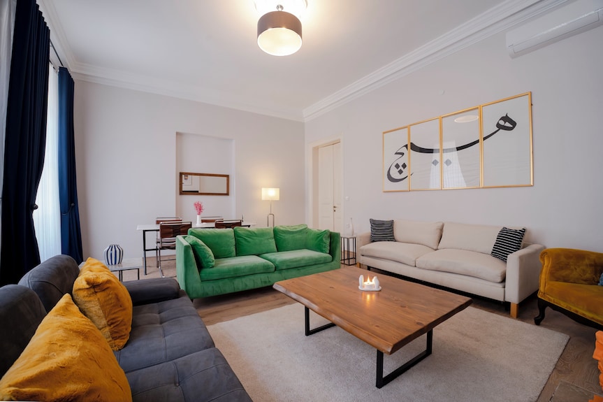 3-bedroom, 2-bathroom With High Ceilings, Spacious Layout And No Stairs - Şişli