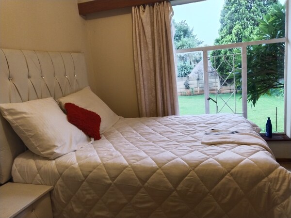 Jm Tours & Safaris Guesthouse - Soweto