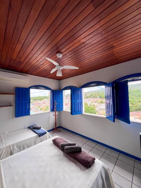 Quarto triplo, vista para a cidade | Wi-Fi de cortesia