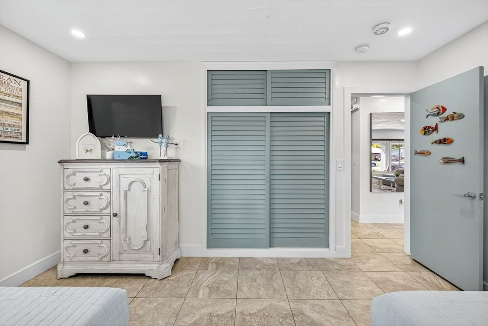 Dogs Welcome: Near 3 Beaches + Pompano Beach Pier Tiki Bar Fire Pit ...