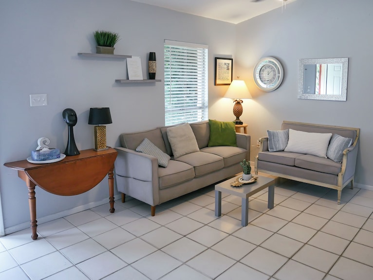 Cozy Home W/ Fenced Yard Near Downtown & Attractions! - Orlando, FL