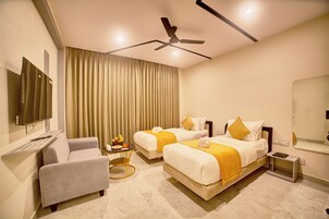 Quarto Duplo de Luxo, Vista para a cidade | Secretária, secretária adequada para computadores portáteis 