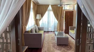 Quarto triplo premium | Área de estar