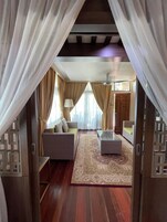 Quarto triplo premium | Área de estar