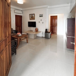 Bungalow Deluxe, varanda, vista parcial para o mar | Sala de estar