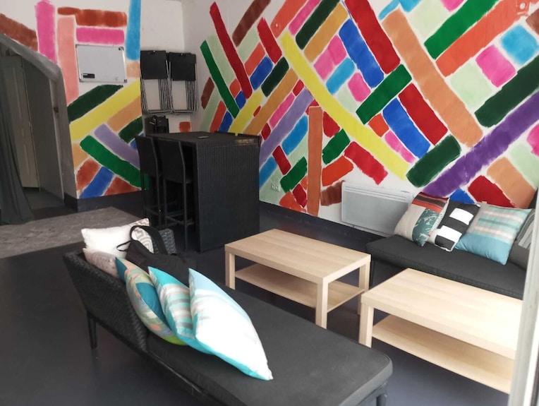 Hostel Close To Shops, Fast Food, Bars, Buses. Ideal For Families - Gard