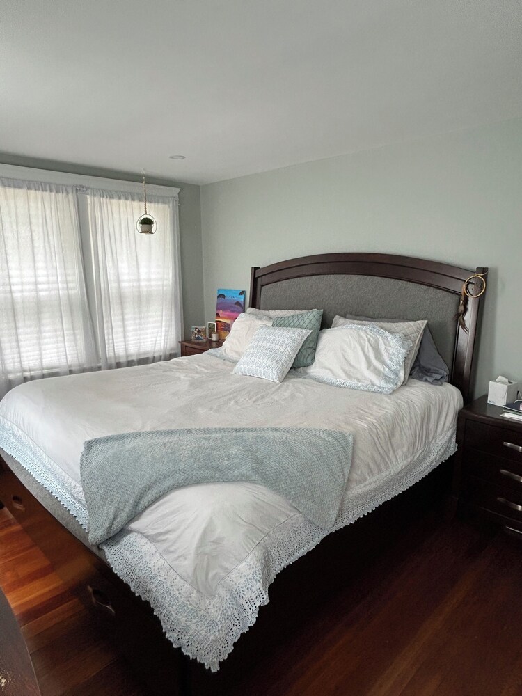 2BR/1BA lakefront home, stunning water views, near Providence TF Green ...