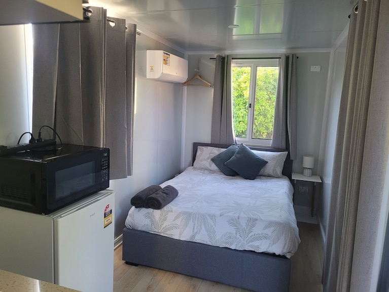 Frankie Manor Is A Unique Pet Friendly Tiny Home Located In Waratah. - Newcastle