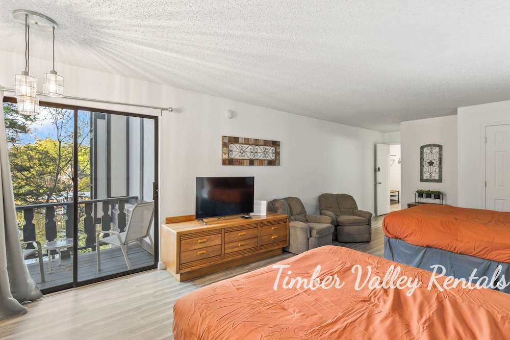 Lakefront Treat - Private Suite, TV, Dining - Camden County | Vrbo